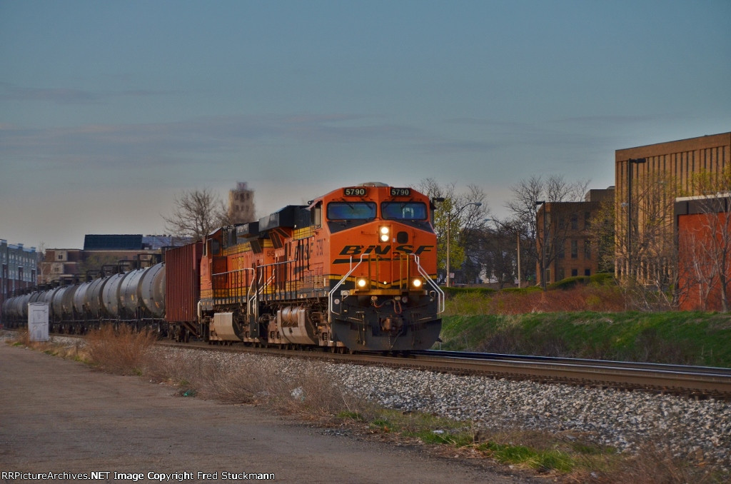 BNSF 5790 leads the empty ethanol train west.